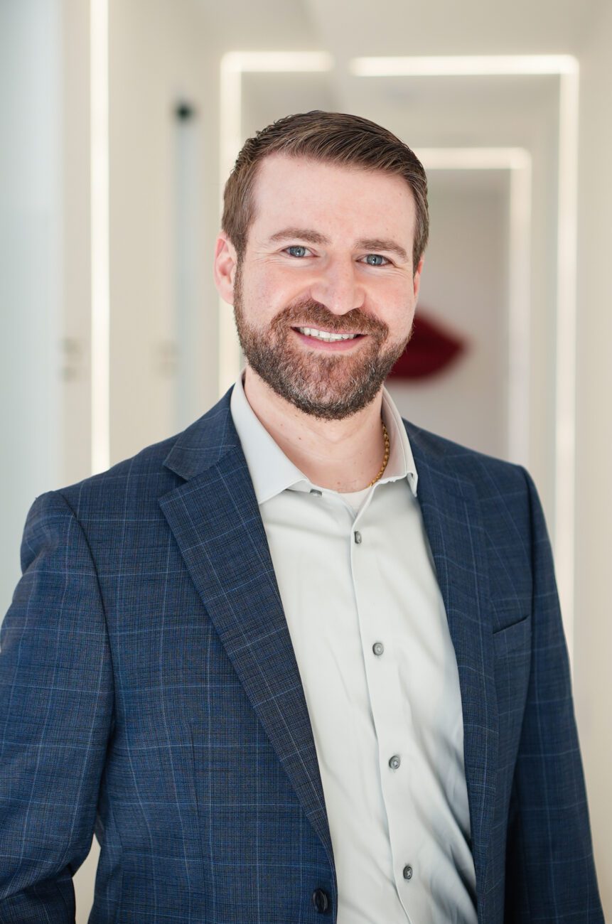 Skokie, IL Dentist Zachary Weiss DDS | Family Dentist